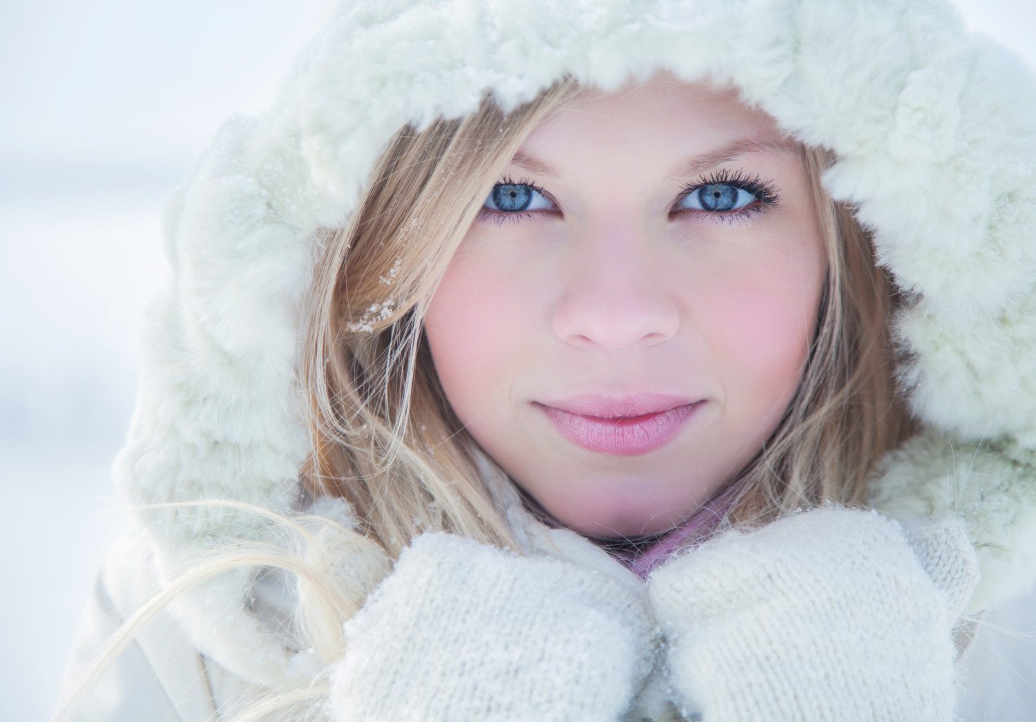 12 TIPS TO KEEP SKIN SOFT AND GLOWING IN WINTER